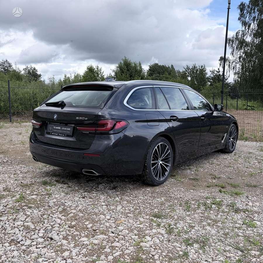 Brown BMW 530 2022 in Vilnius, with an engine capacity of 2.00 L and mileage of 183 thousand km for 21490 €, photo 7 on AUTOMOTO.COM.LV