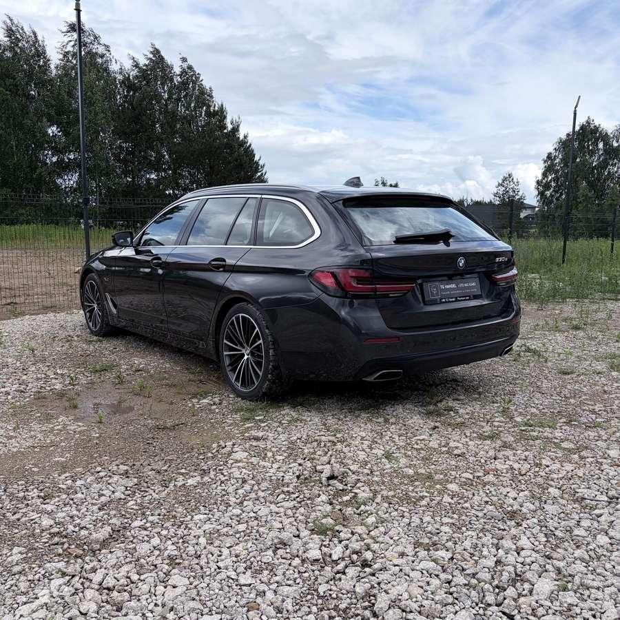 Brown BMW 530 2022 in Vilnius, with an engine capacity of 2.00 L and mileage of 183 thousand km for 21490 €, photo 9 on AUTOMOTO.COM.LV