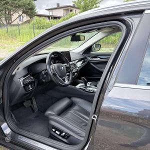 Brown BMW 530 2022 in Vilnius, with an engine capacity of 2.00 L and mileage of 183 thousand km for 21490 €, photo 10 on AUTOMOTO.COM.LV