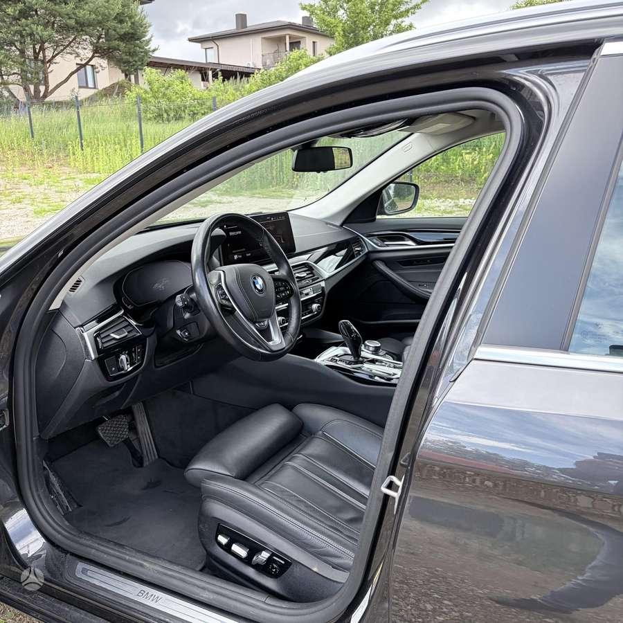 Brown BMW 530 2022 in Vilnius, with an engine capacity of 2.00 L and mileage of 183 thousand km for 21490 €, photo 10 on AUTOMOTO.COM.LV