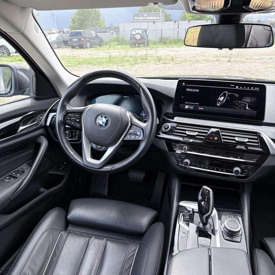 Brown BMW 530 2022 in Vilnius, with an engine capacity of 2.00 L and mileage of 183 thousand km for 21490 €, photo 11 on AUTOMOTO.COM.LV