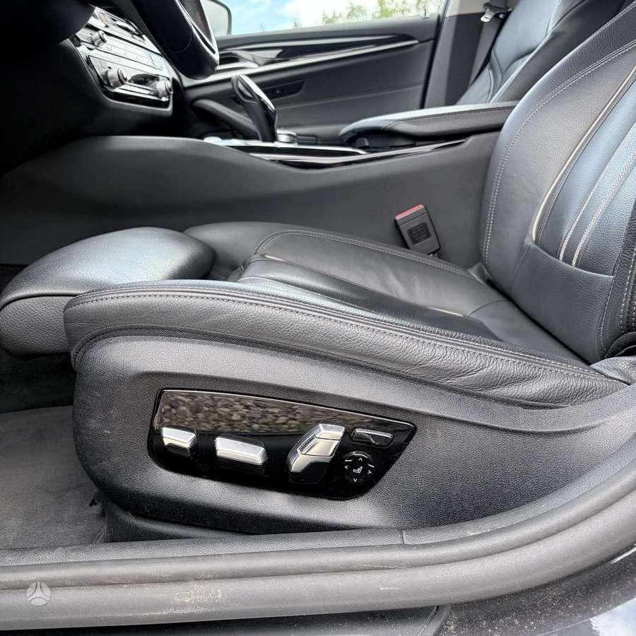 Brown BMW 530 2022 in Vilnius, with an engine capacity of 2.00 L and mileage of 183 thousand km for 21490 €, photo 13 on AUTOMOTO.COM.LV