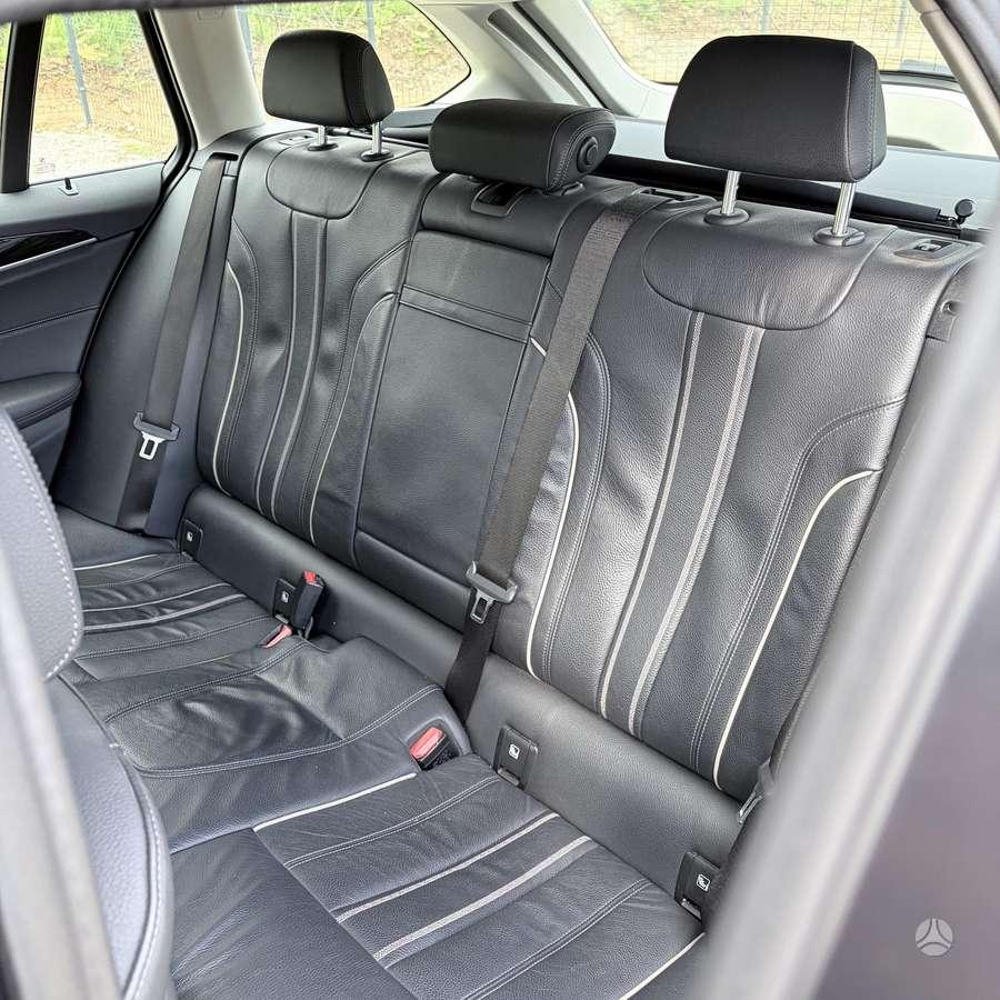 Brown BMW 530 2022 in Vilnius, with an engine capacity of 2.00 L and mileage of 183 thousand km for 21490 €, photo 19 on AUTOMOTO.COM.LV