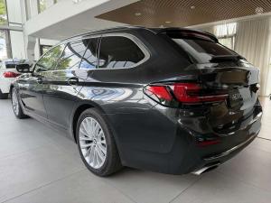 Brūns BMW 530 2023 Viļņa, ar dzinēja tilpumu 2.99 L un nobraukumu 26 tūkst. km par 42990 €, foto 3 vietnē AUTOMOTO.COM.LV