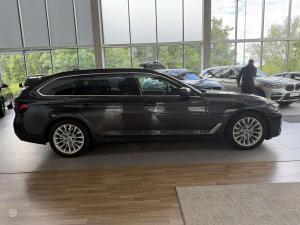 Brūns BMW 530 2023 Viļņa, ar dzinēja tilpumu 2.99 L un nobraukumu 26 tūkst. km par 42990 €, foto 4 vietnē AUTOMOTO.COM.LV