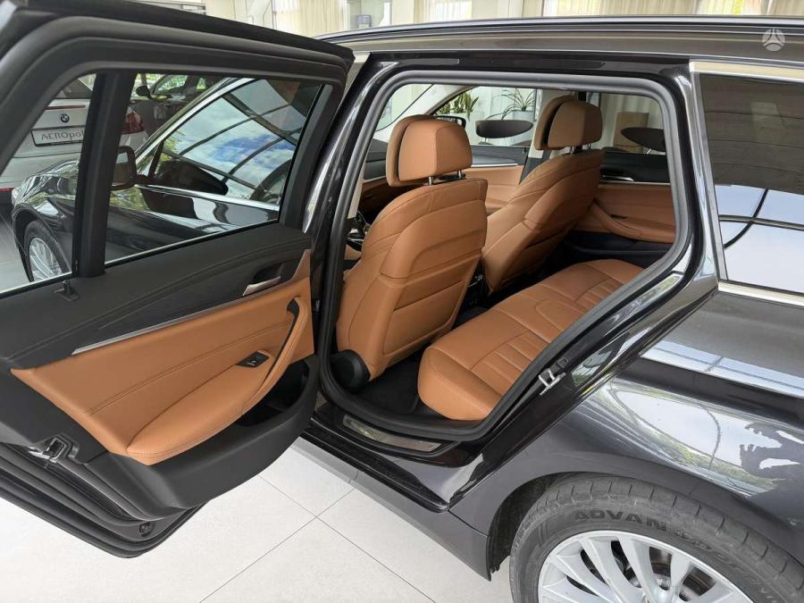Brūns BMW 530 2023 Viļņa, ar dzinēja tilpumu 2.99 L un nobraukumu 26 tūkst. km par 42990 €, foto 10 vietnē AUTOMOTO.COM.LV