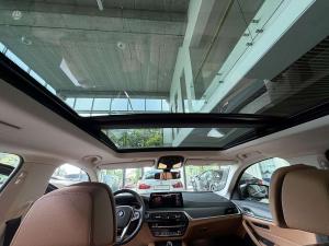 Brūns BMW 530 2023 Viļņa, ar dzinēja tilpumu 2.99 L un nobraukumu 26 tūkst. km par 42990 €, foto 16 vietnē AUTOMOTO.COM.LV