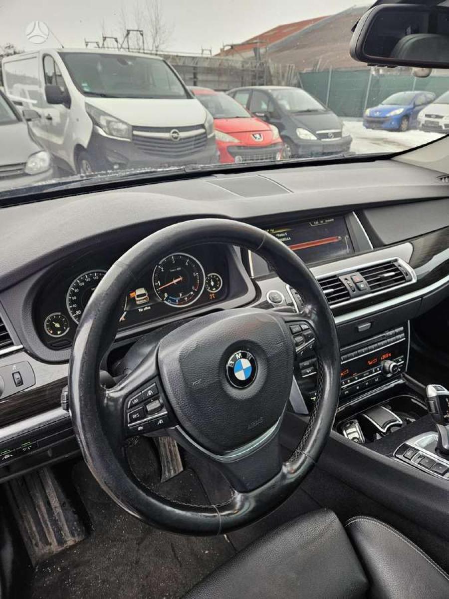 Black BMW 530 Gran Turismo 2014 in Anyksciai, with an engine capacity of 3.00 L and mileage of 336 thousand km for 11500 €, photo 5 on AUTOMOTO.COM.LV