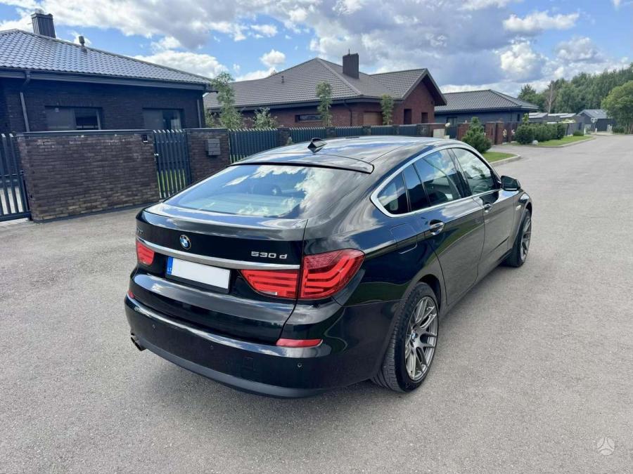 Black BMW 530 Gran Turismo 2009 in Kaunas, with an engine capacity of 2.99 L and mileage of 299 thousand km for 6250 €, photo 4 on AUTOMOTO.COM.LV