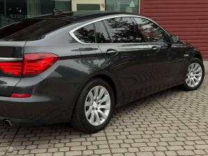 Black BMW 530 Gran Turismo 2010 in Klaipeda, with an engine capacity of 2.99 L and mileage of 294 thousand km for 8350 €, photo 10 on AUTOMOTO.COM.LV