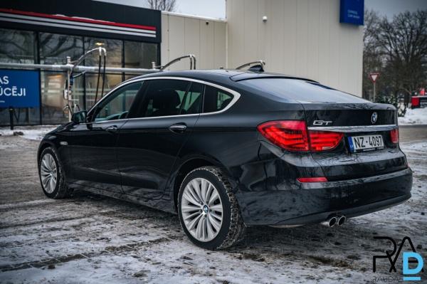 Black BMW 530 Gran Turismo 2010 in Riga, with an engine capacity of 3.00 L and mileage of 270 thousand km for 8990 €, photo 2 on AUTOMOTO.COM.LV