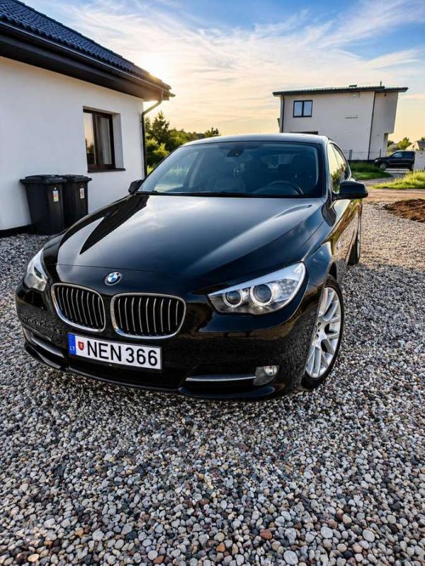 Black BMW 530 Gran Turismo 2010 in Klaipeda, with an engine capacity of 3.00 L and mileage of 307 thousand km for 8500 €, photo 2 on AUTOMOTO.COM.LV