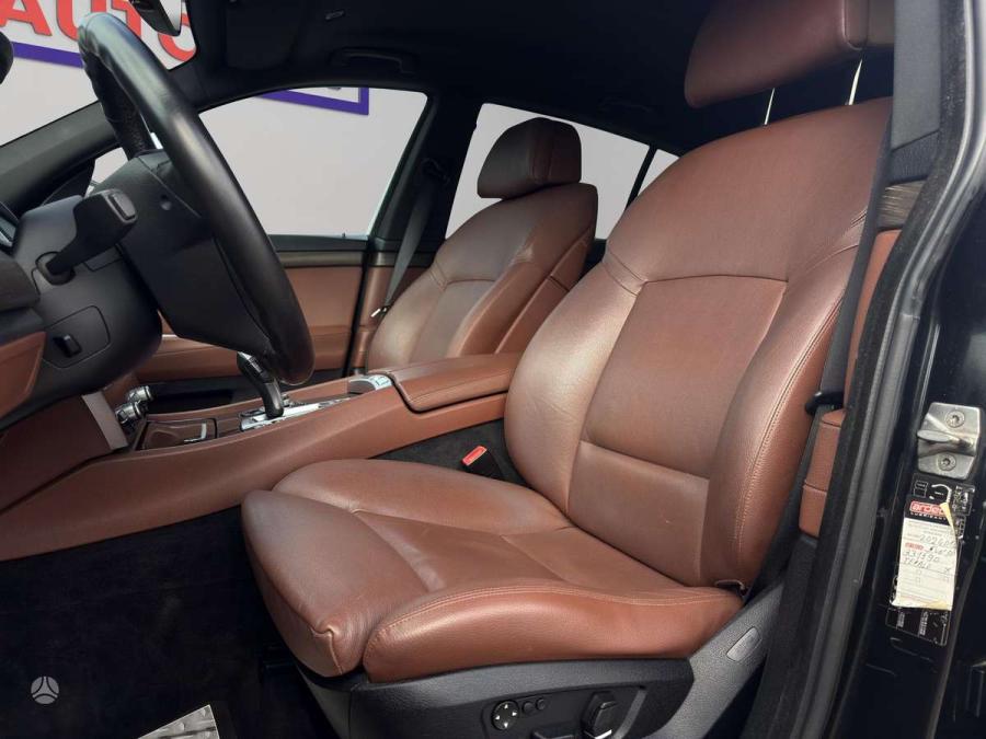 Black BMW 530 Gran Turismo 2010 in Kaunas, with an engine capacity of 3.00 L and mileage of 373 thousand km for 9999 €, photo 15 on AUTOMOTO.COM.LV
