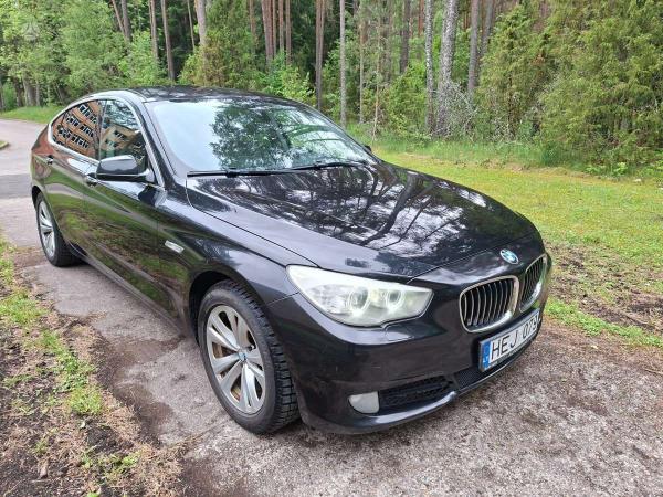 Black BMW 530 Gran Turismo 2010 in Visaginas, with an engine capacity of 2.99 L and mileage of 350 thousand km for 5999 €, photo 1 on AUTOMOTO.COM.LV