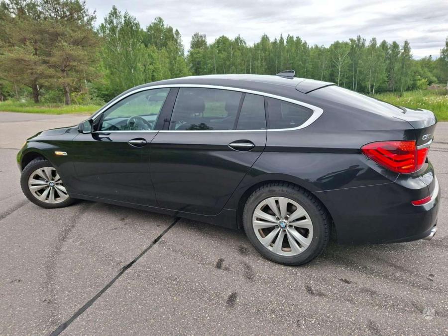 Black BMW 530 Gran Turismo 2010 in Visaginas, with an engine capacity of 2.99 L and mileage of 350 thousand km for 5999 €, photo 4 on AUTOMOTO.COM.LV