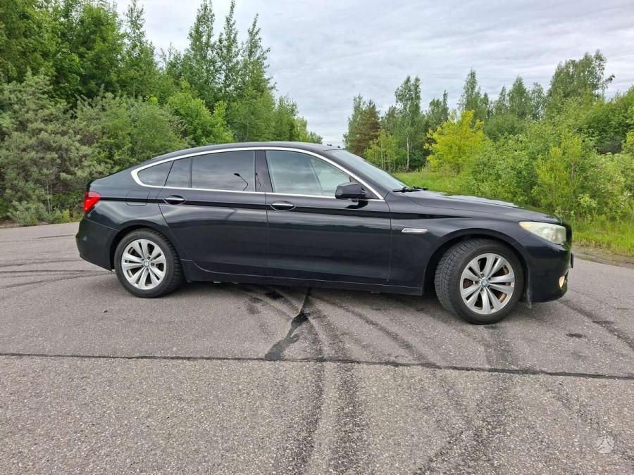 Black BMW 530 Gran Turismo 2010 in Visaginas, with an engine capacity of 2.99 L and mileage of 350 thousand km for 5999 €, photo 7 on AUTOMOTO.COM.LV