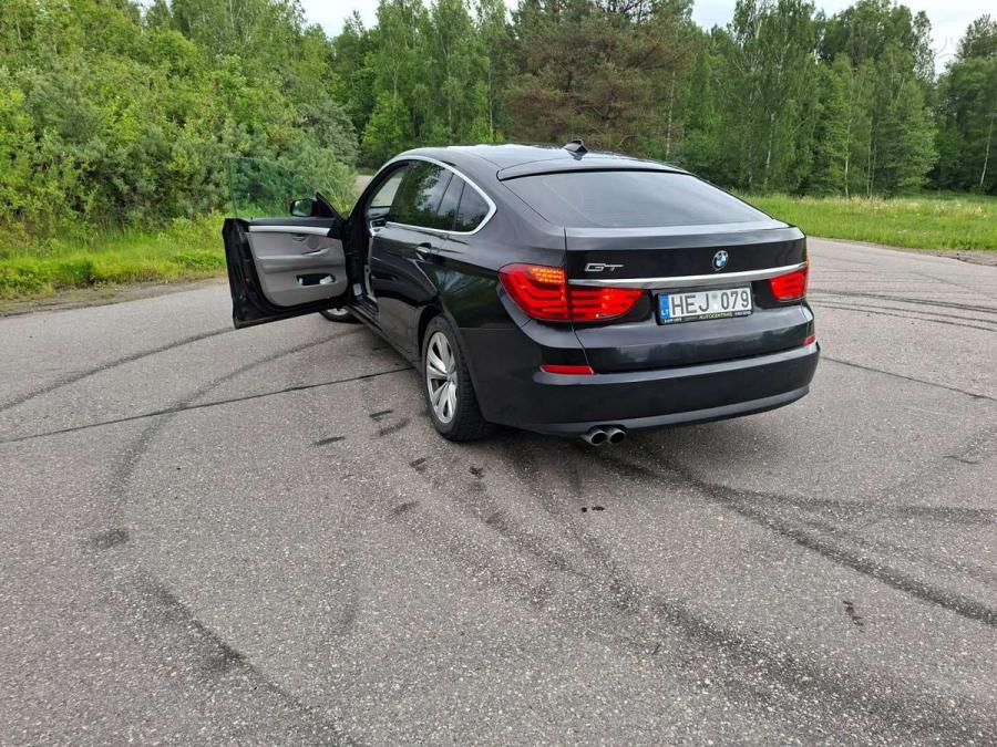 Black BMW 530 Gran Turismo 2010 in Visaginas, with an engine capacity of 2.99 L and mileage of 350 thousand km for 5999 €, photo 8 on AUTOMOTO.COM.LV