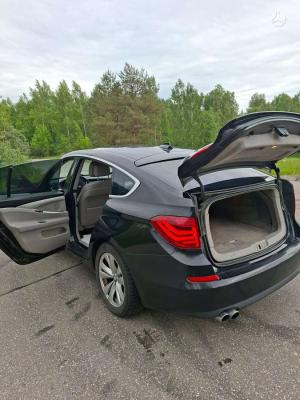 Black BMW 530 Gran Turismo 2010 in Visaginas, with an engine capacity of 2.99 L and mileage of 350 thousand km for 5999 €, photo 13 on AUTOMOTO.COM.LV