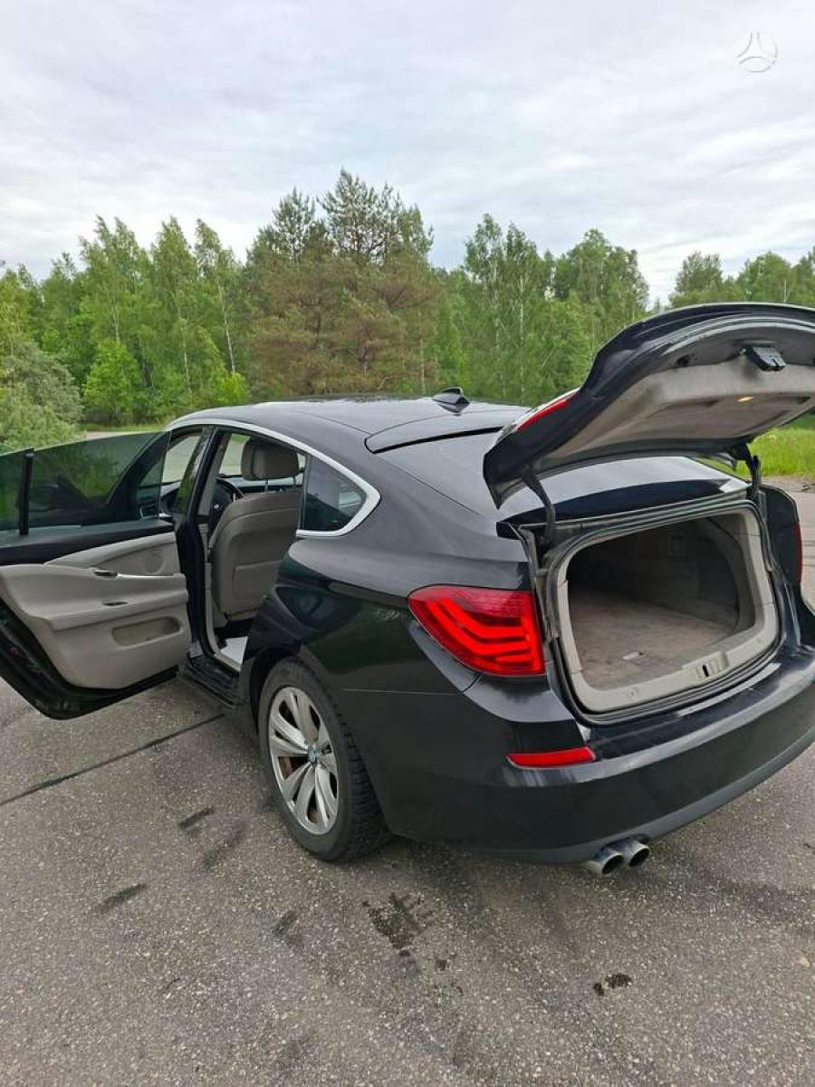 Black BMW 530 Gran Turismo 2010 in Visaginas, with an engine capacity of 2.99 L and mileage of 350 thousand km for 5999 €, photo 13 on AUTOMOTO.COM.LV