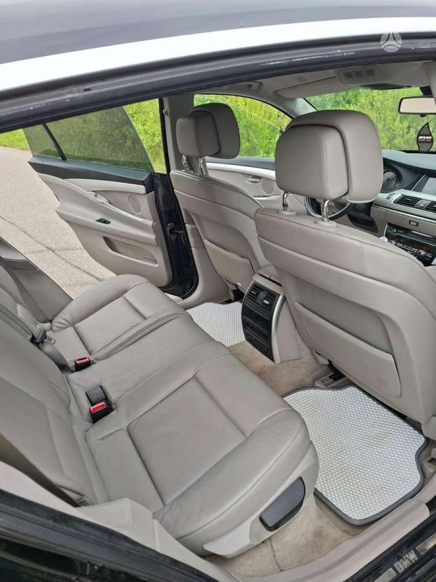 Black BMW 530 Gran Turismo 2010 in Visaginas, with an engine capacity of 2.99 L and mileage of 350 thousand km for 5999 €, photo 14 on AUTOMOTO.COM.LV