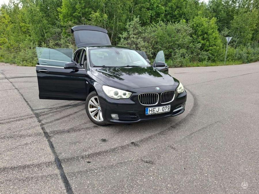 Black BMW 530 Gran Turismo 2010 in Visaginas, with an engine capacity of 2.99 L and mileage of 350 thousand km for 5999 €, photo 16 on AUTOMOTO.COM.LV