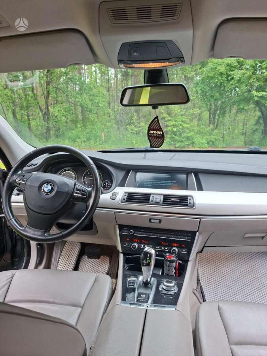 Black BMW 530 Gran Turismo 2010 in Visaginas, with an engine capacity of 2.99 L and mileage of 350 thousand km for 5999 €, photo 20 on AUTOMOTO.COM.LV