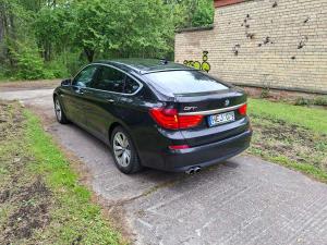 Black BMW 530 Gran Turismo 2010 in Visaginas, with an engine capacity of 2.99 L and mileage of 350 thousand km for 5999 €, photo 22 on AUTOMOTO.COM.LV