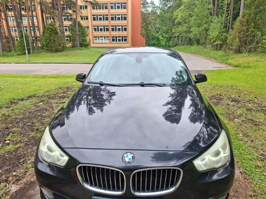 Black BMW 530 Gran Turismo 2010 in Visaginas, with an engine capacity of 2.99 L and mileage of 350 thousand km for 5999 €, photo 24 on AUTOMOTO.COM.LV