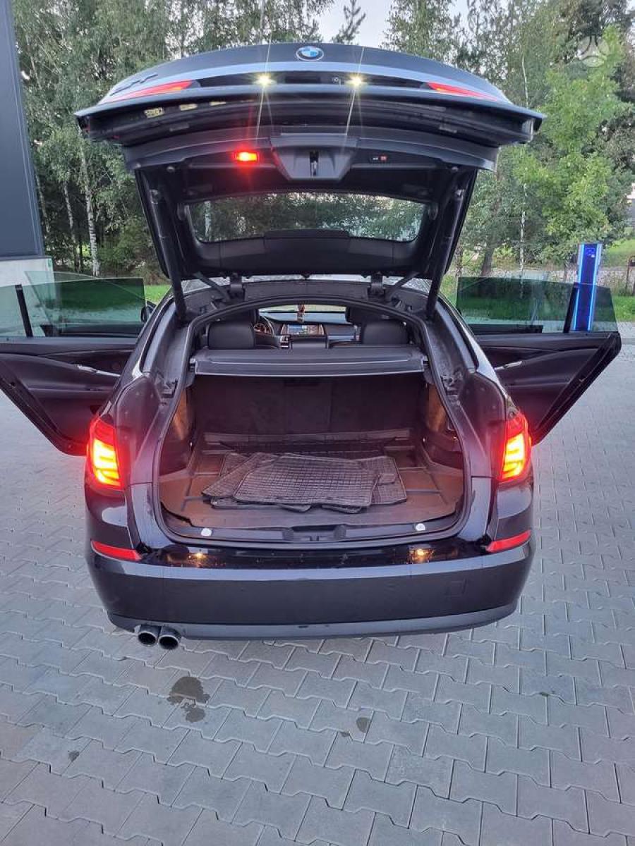 Black BMW 530 Gran Turismo 2010 in Vilnius, with an engine capacity of 3.00 L and mileage of 341 thousand km for 10000 €, photo 6 on AUTOMOTO.COM.LV