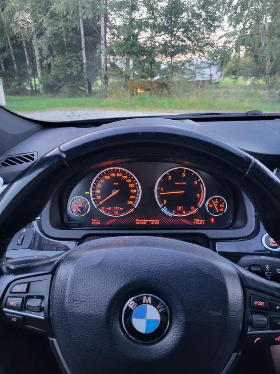 Black BMW 530 Gran Turismo 2010 in Vilnius, with an engine capacity of 3.00 L and mileage of 341 thousand km for 10000 €, photo 8 on AUTOMOTO.COM.LV