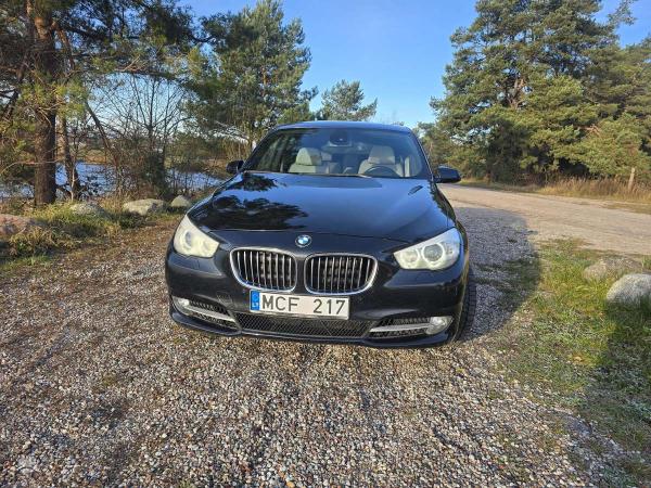 Melns BMW 530 Gran Turismo 2011 Klaipėda, ar dzinēja tilpumu 2.99 L un nobraukumu 260 tūkst. km par 9500 €, foto 2 vietnē AUTOMOTO.COM.LV
