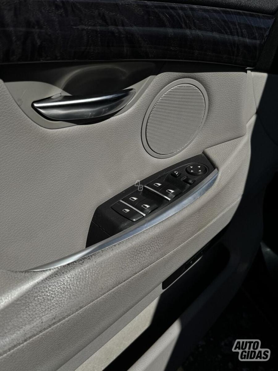 Black BMW 530 Gran Turismo 2011 in Klaipeda, with an engine capacity of 3.00 L and mileage of 269 thousand km for 9999 €, photo 17 on AUTOMOTO.COM.LV