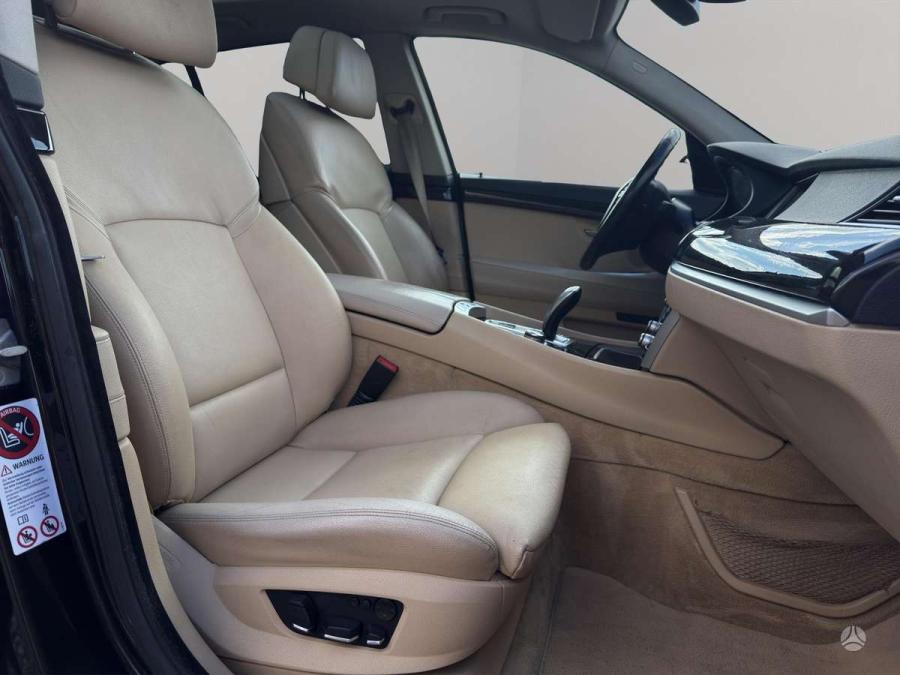 Melns BMW 530 Gran Turismo 2011 Kauņa, ar dzinēja tilpumu 3.00 L un nobraukumu 380 tūkst. km par 9299 €, foto 9 vietnē AUTOMOTO.COM.LV