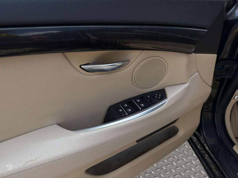 Melns BMW 530 Gran Turismo 2011 Kauņa, ar dzinēja tilpumu 3.00 L un nobraukumu 380 tūkst. km par 9299 €, foto 15 vietnē AUTOMOTO.COM.LV