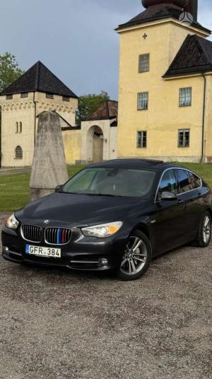 Melns BMW 530 Gran Turismo 2011 Kauņa, ar dzinēja tilpumu 2.99 L un nobraukumu 320 tūkst. km par 8499 €, foto  vietnē AUTOMOTO.COM.LV