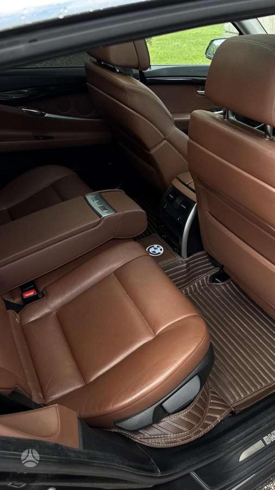 Melns BMW 530 Gran Turismo 2011 Kauņa, ar dzinēja tilpumu 2.99 L un nobraukumu 320 tūkst. km par 8499 €, foto 23 vietnē AUTOMOTO.COM.LV