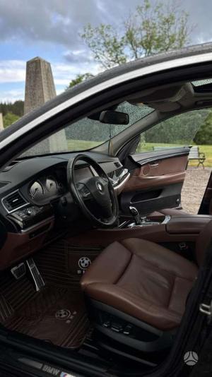 Melns BMW 530 Gran Turismo 2011 Kauņa, ar dzinēja tilpumu 2.99 L un nobraukumu 320 tūkst. km par 8499 €, foto 26 vietnē AUTOMOTO.COM.LV
