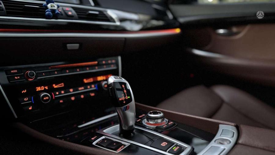 Melns BMW 530 Gran Turismo 2011 Kauņa, ar dzinēja tilpumu 2.99 L un nobraukumu 320 tūkst. km par 8499 €, foto 40 vietnē AUTOMOTO.COM.LV