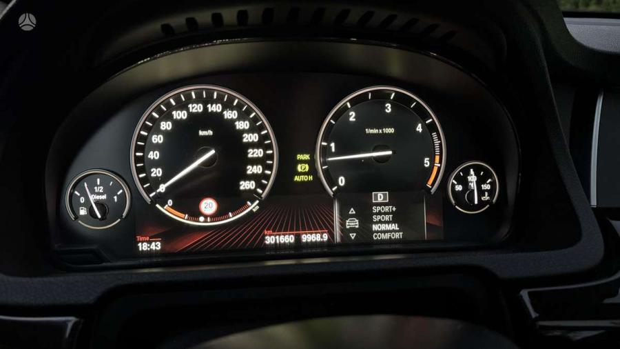 Melns BMW 530 Gran Turismo 2011 Kauņa, ar dzinēja tilpumu 2.99 L un nobraukumu 320 tūkst. km par 8499 €, foto 43 vietnē AUTOMOTO.COM.LV