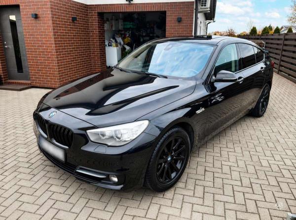 Black BMW 530 Gran Turismo 2015 in Klaipeda, with an engine capacity of 2.99 L and mileage of 297 thousand km for 13000 €, photo 1 on AUTOMOTO.COM.LV
