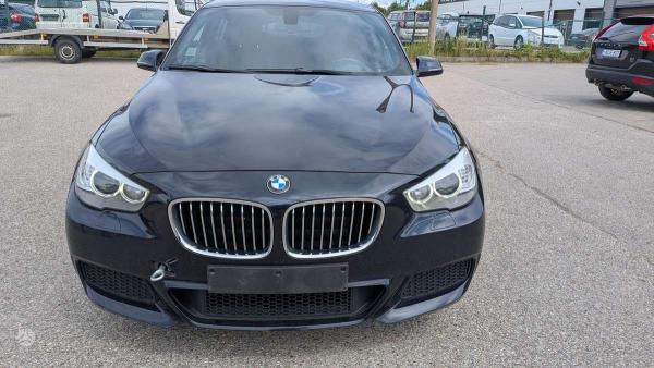 Black BMW 530 Gran Turismo 2015 in Utena, with an engine capacity of 2.99 L and mileage of 245 thousand km for 12100 €, photo 8 on AUTOMOTO.COM.LV