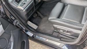 Black BMW 530 Gran Turismo 2015 in Utena, with an engine capacity of 2.99 L and mileage of 245 thousand km for 12100 €, photo 13 on AUTOMOTO.COM.LV