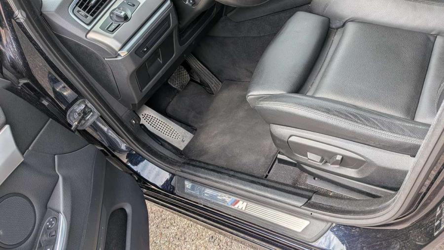Black BMW 530 Gran Turismo 2015 in Utena, with an engine capacity of 2.99 L and mileage of 245 thousand km for 12100 €, photo 13 on AUTOMOTO.COM.LV
