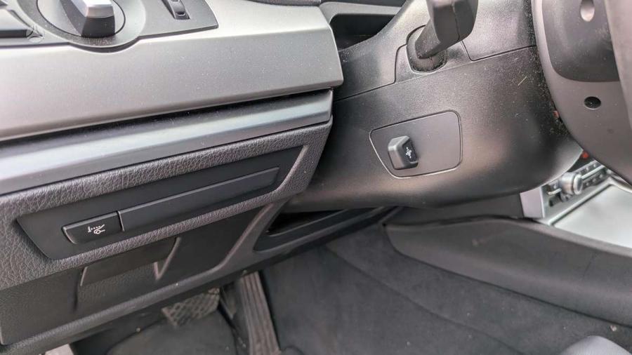 Black BMW 530 Gran Turismo 2015 in Utena, with an engine capacity of 2.99 L and mileage of 245 thousand km for 12100 €, photo 17 on AUTOMOTO.COM.LV
