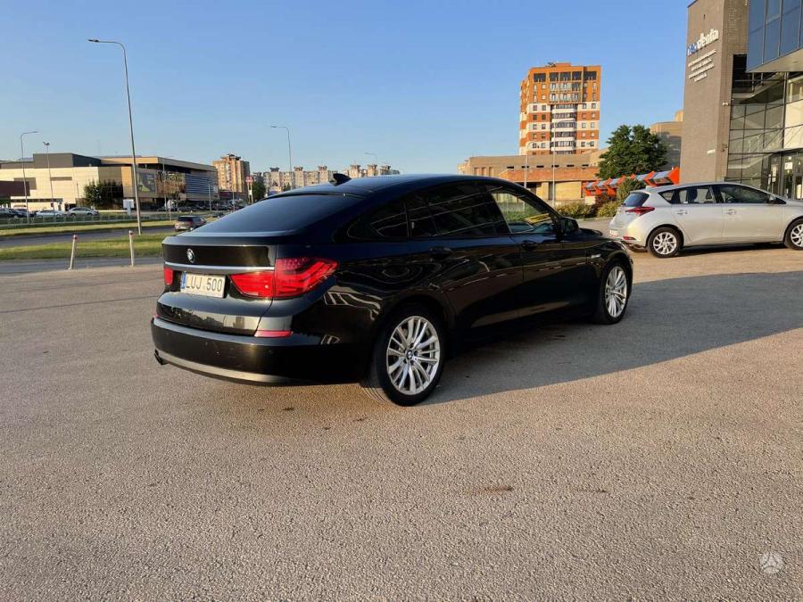Melns BMW 530 Gran Turismo 2010 Kauņa, ar dzinēja tilpumu 3.00 L un nobraukumu 454 tūkst. km par 8300 €, foto 2 vietnē AUTOMOTO.COM.LV