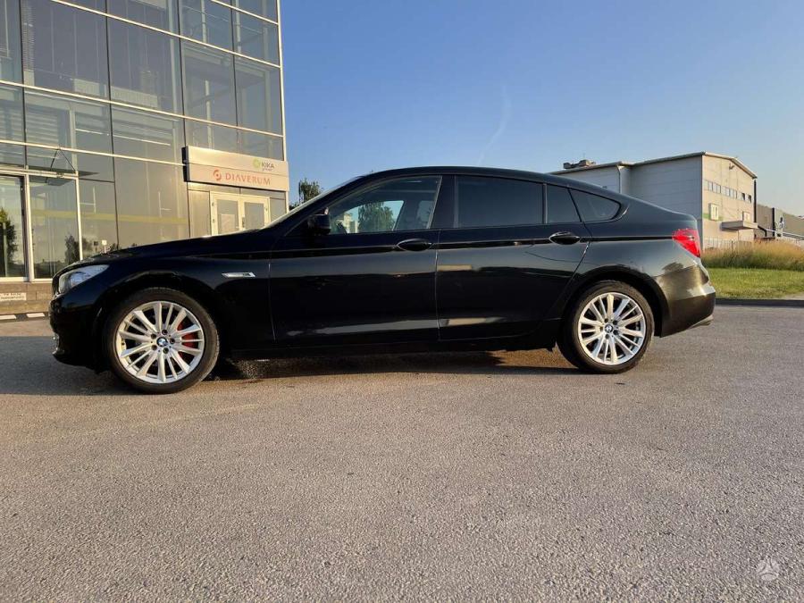 Melns BMW 530 Gran Turismo 2010 Kauņa, ar dzinēja tilpumu 3.00 L un nobraukumu 454 tūkst. km par 8300 €, foto 4 vietnē AUTOMOTO.COM.LV
