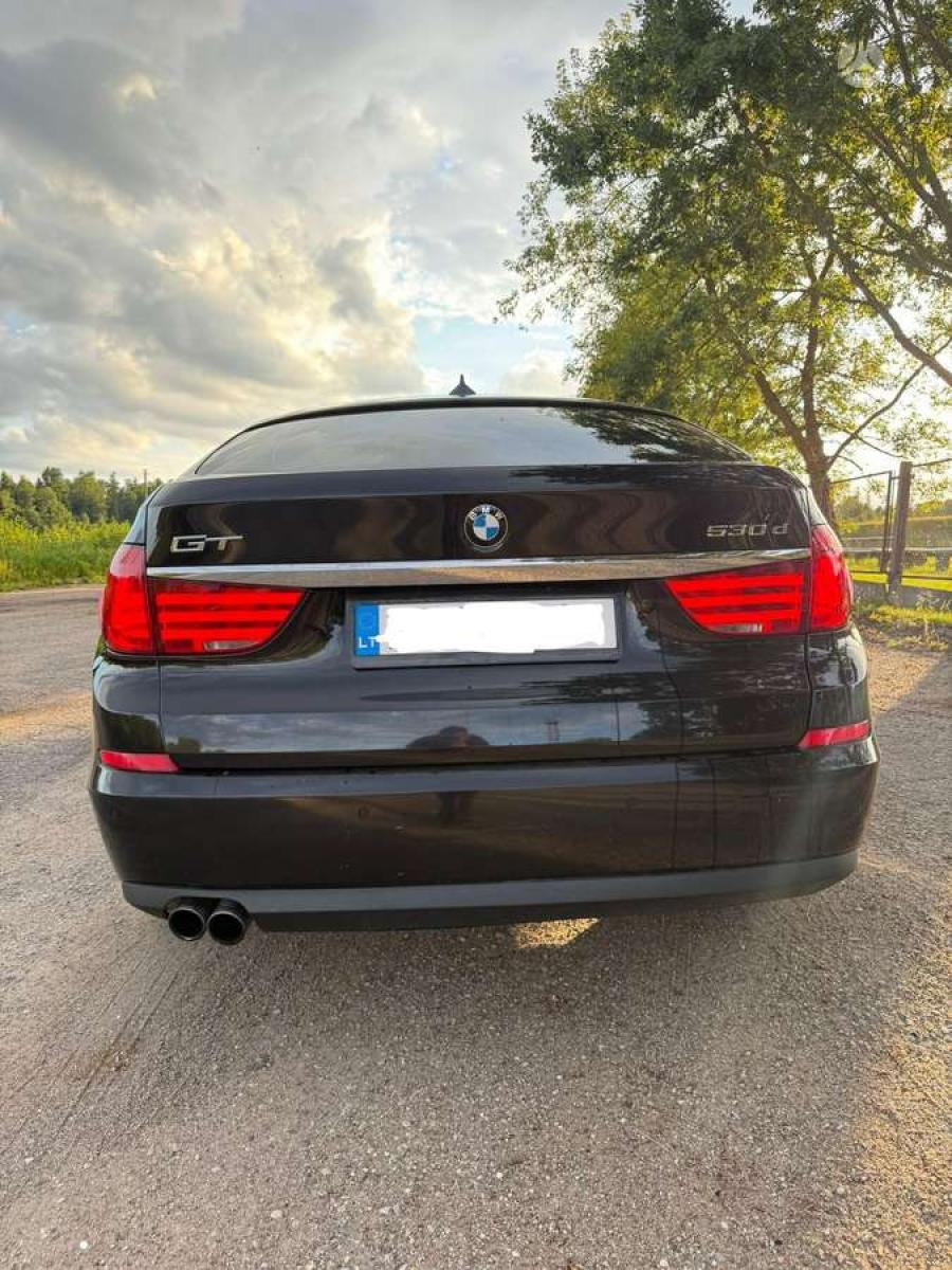 Melns BMW 530 Gran Turismo 2010 Panevēža, ar dzinēja tilpumu 3.00 L un nobraukumu 256 tūkst. km par 6000 €, foto 4 vietnē AUTOMOTO.COM.LV