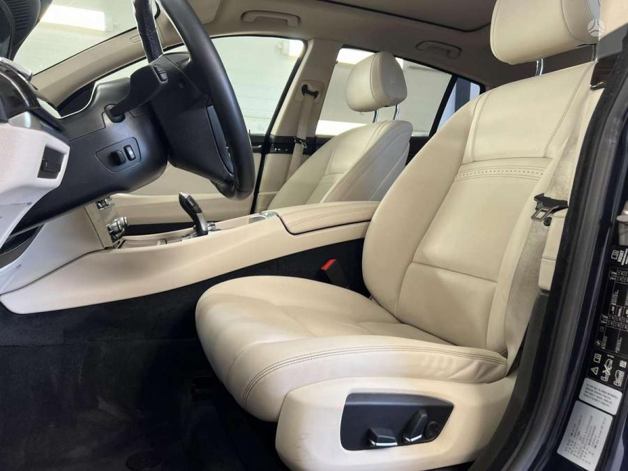 Blue BMW 530 Gran Turismo 2015 in Vilnius, with an engine capacity of 2.99 L and mileage of 205 thousand km for 12584 €, photo 17 on AUTOMOTO.COM.LV