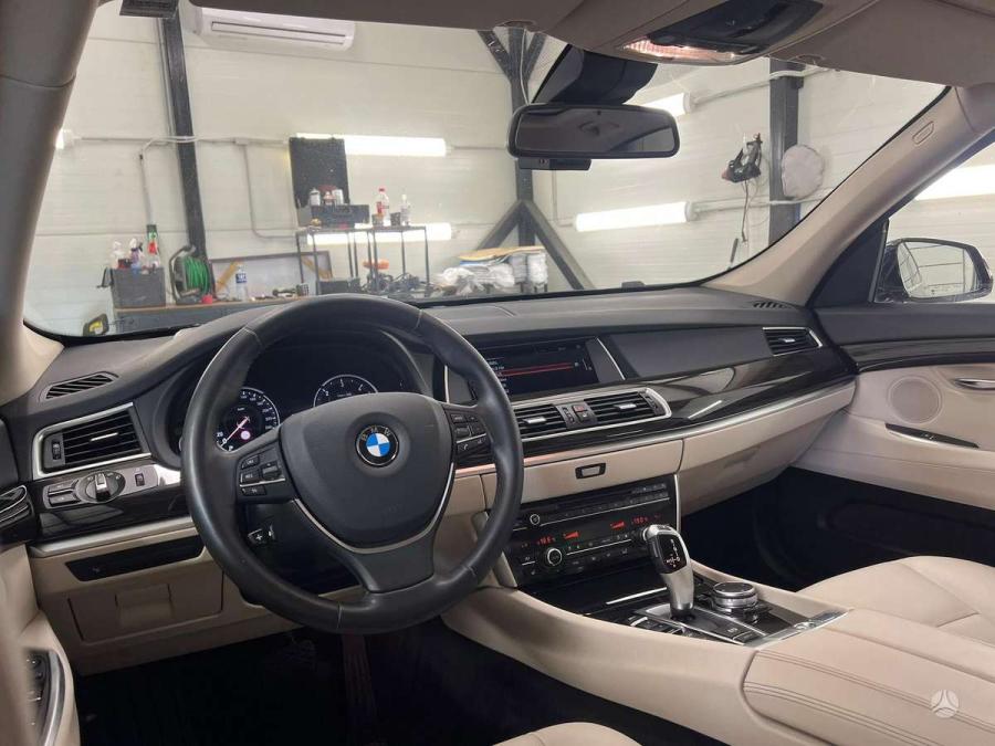 Blue BMW 530 Gran Turismo 2015 in Vilnius, with an engine capacity of 2.99 L and mileage of 205 thousand km for 12584 €, photo 19 on AUTOMOTO.COM.LV