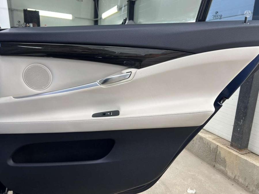Blue BMW 530 Gran Turismo 2015 in Vilnius, with an engine capacity of 2.99 L and mileage of 205 thousand km for 12584 €, photo 35 on AUTOMOTO.COM.LV
